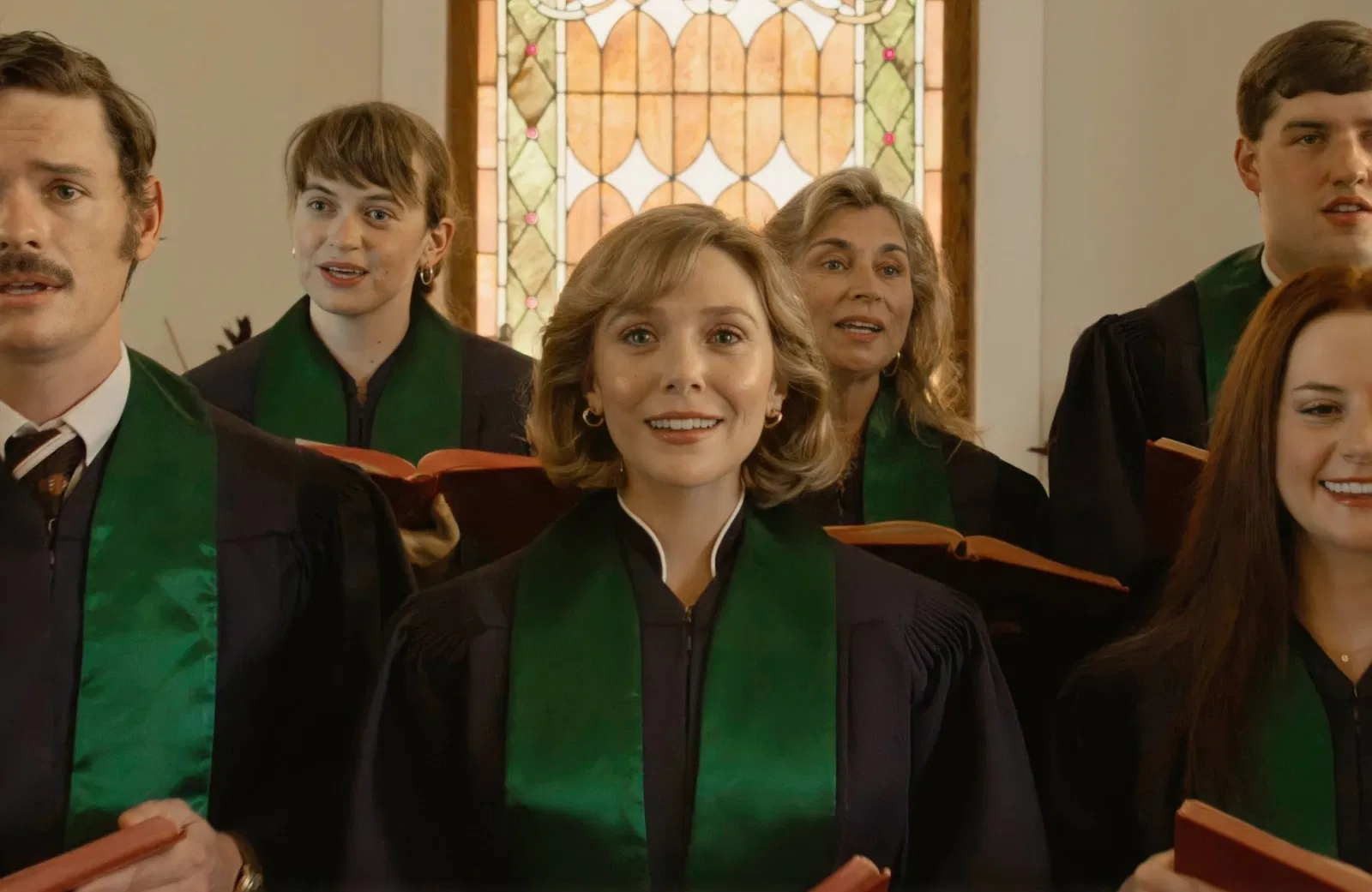 Elizabeth Olsen is committing murder in suburbia in Love & Death trailer