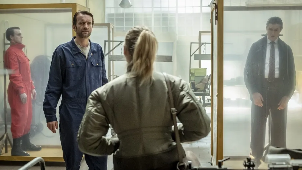 Trailer for sci-fi thriller Warning starring Thomas Jane, Alex Pettyfer ...