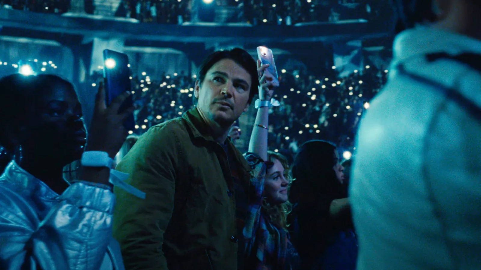 M. Night Shyamalan teams with Josh Hartnett in Trap trailer